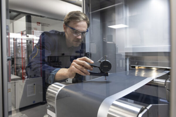 IntelLiGent Unveils Cobalt-Free High-Voltage EV Battery - Battery-Tech ...